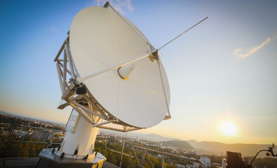 Q/V-Band und W-Cube Antennen » DIGITAL