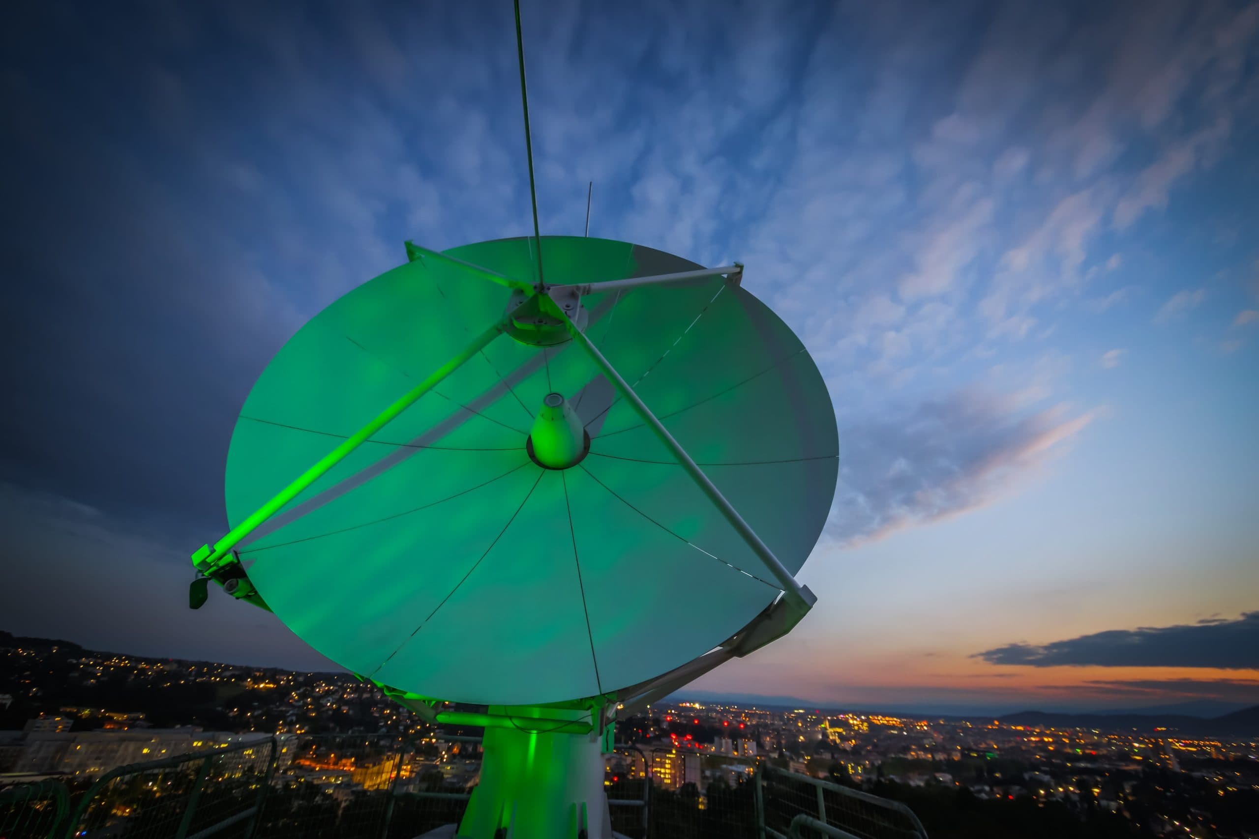 Q/V-Band und W-Cube Antennen » DIGITAL